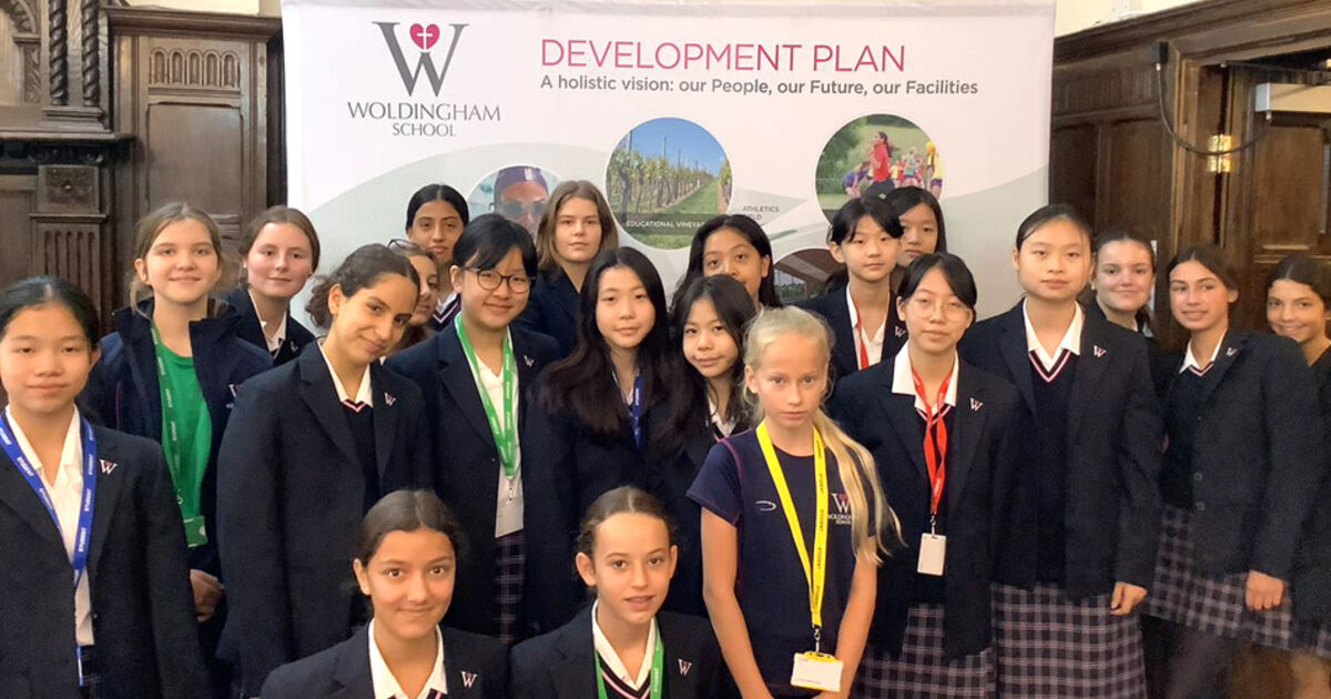 Special supper welcomes new international students | Woldingham School